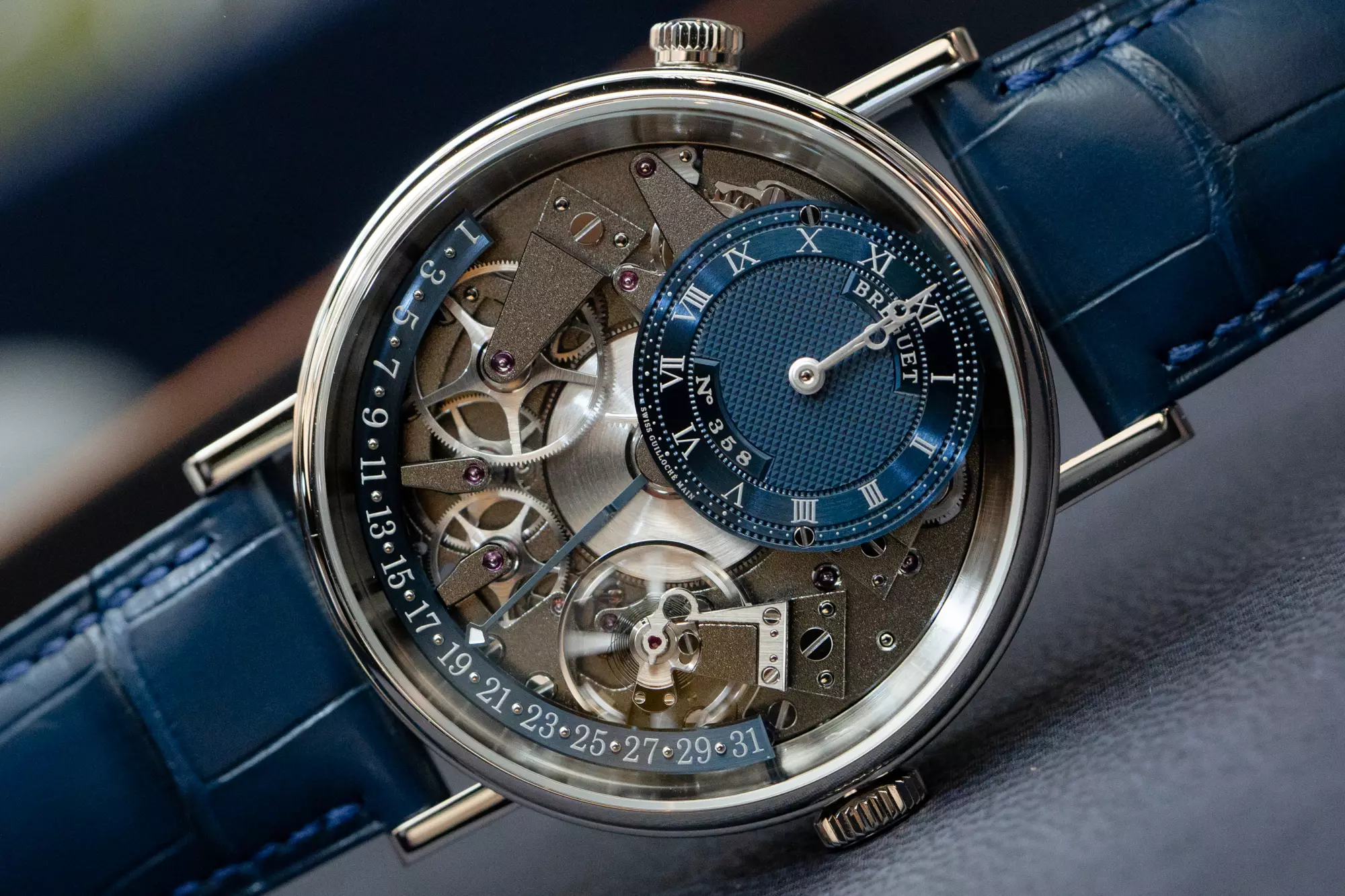 Дадлага: Breguet Quantième Rétrograde 7597 цаг ба фриз урлагийн үзэсгэлэн NYC 2166_7