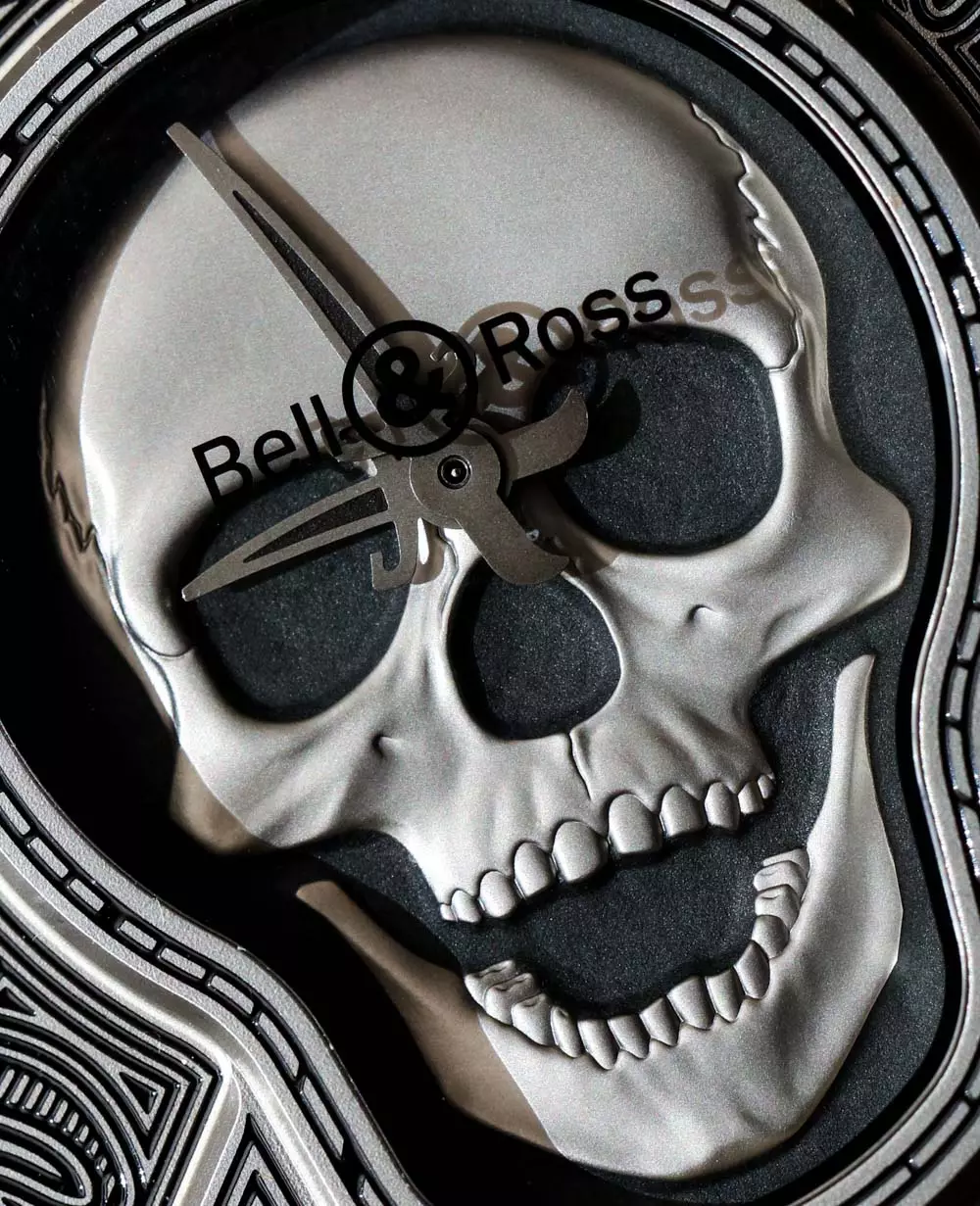 Bell-Ross-BR01-Burning-Skull-часовник-4