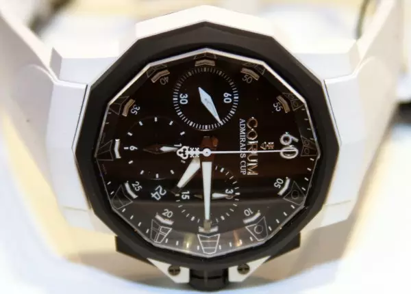 Кубоки Корум Адмирал Челленджер 44 Chrono Rubber Limited Edition соатҳои дастӣ 21988_2