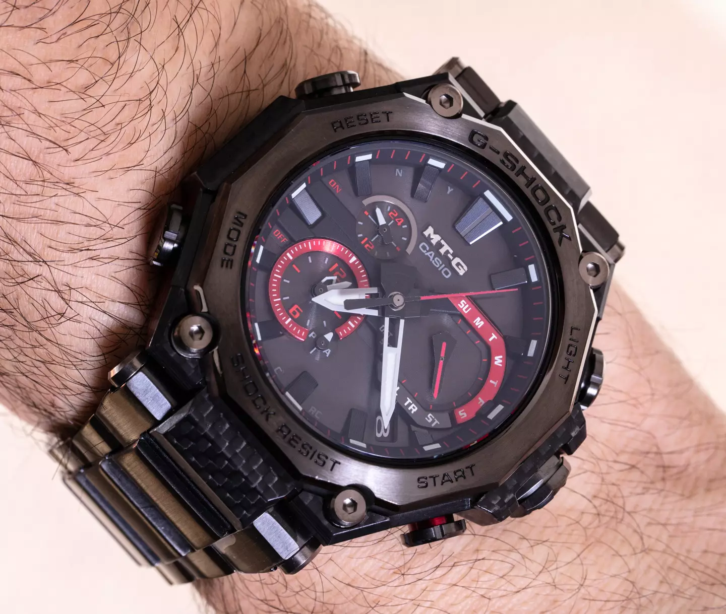 Amaliy: Casio G-Shock MTGB2000YBD1 engilroq po'lat va uglerodda 2204_1