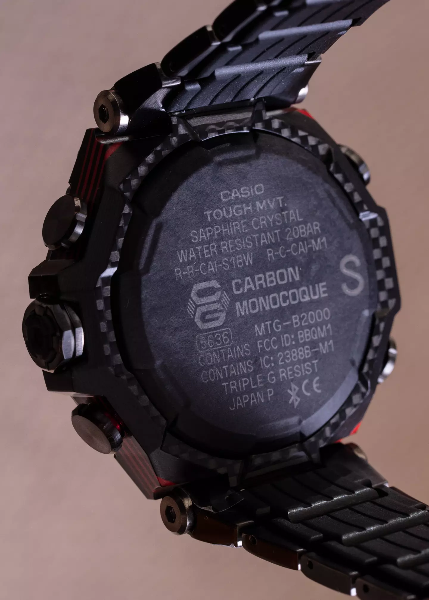 Pratico: Casio G-Shock MTGB2000YBD1 in acciaio più leggero e carbonio 2204_5