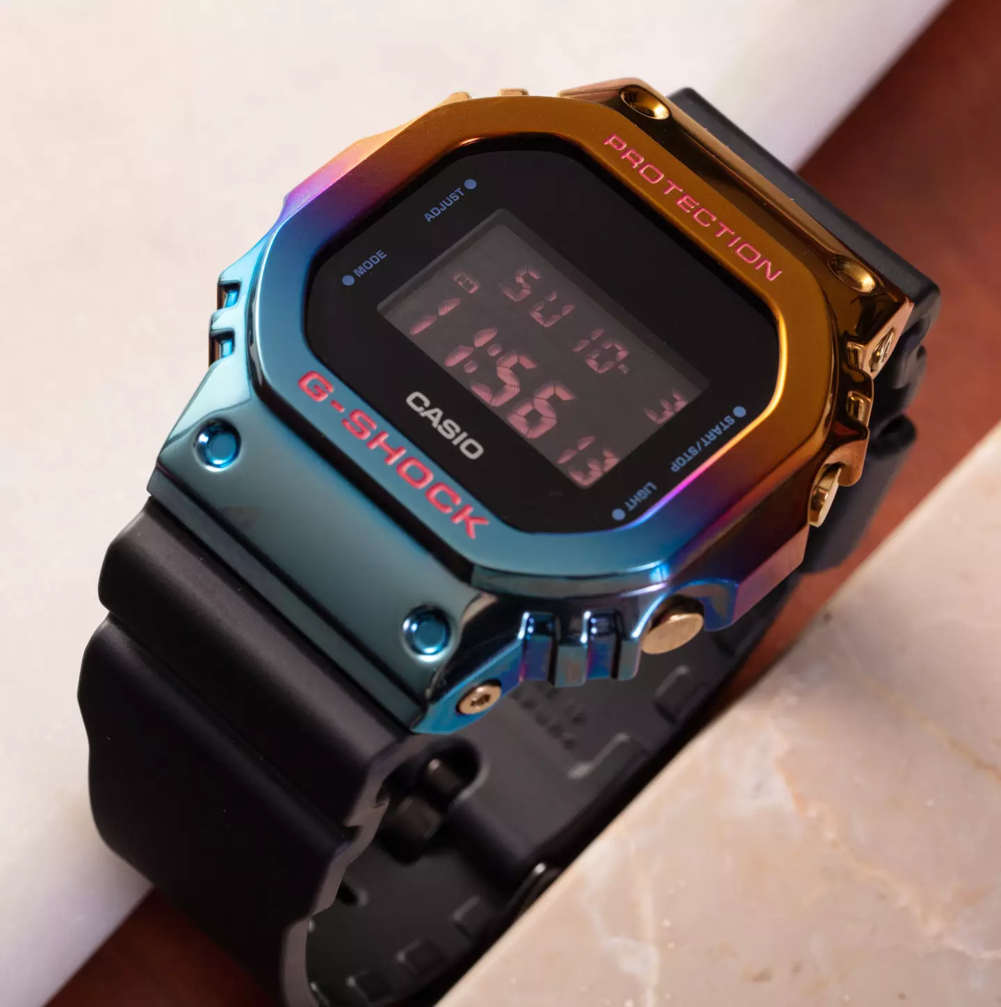 Praktinis laikrodis: Casio G-Shock GM5600SN-1 „Tokyo Nights“ vaivorykštinis laikrodis 2208_2