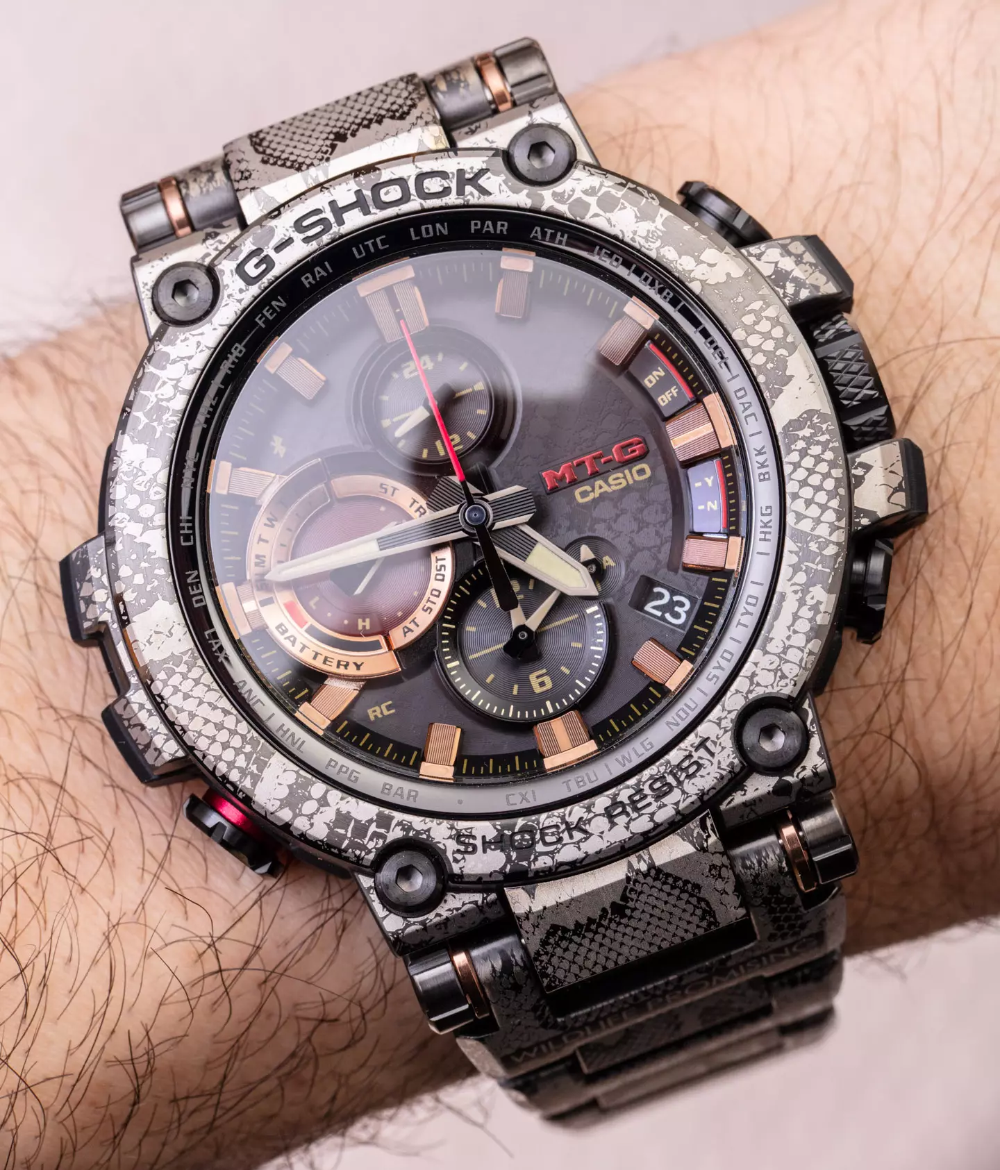 قولدا تۇتۇش: Casio G-Shock MT-G «ياۋايى ھايۋانلارنى ۋەدە قىلىدىغان» بوغما يىلان مېتال قول سائىتى 2218_1