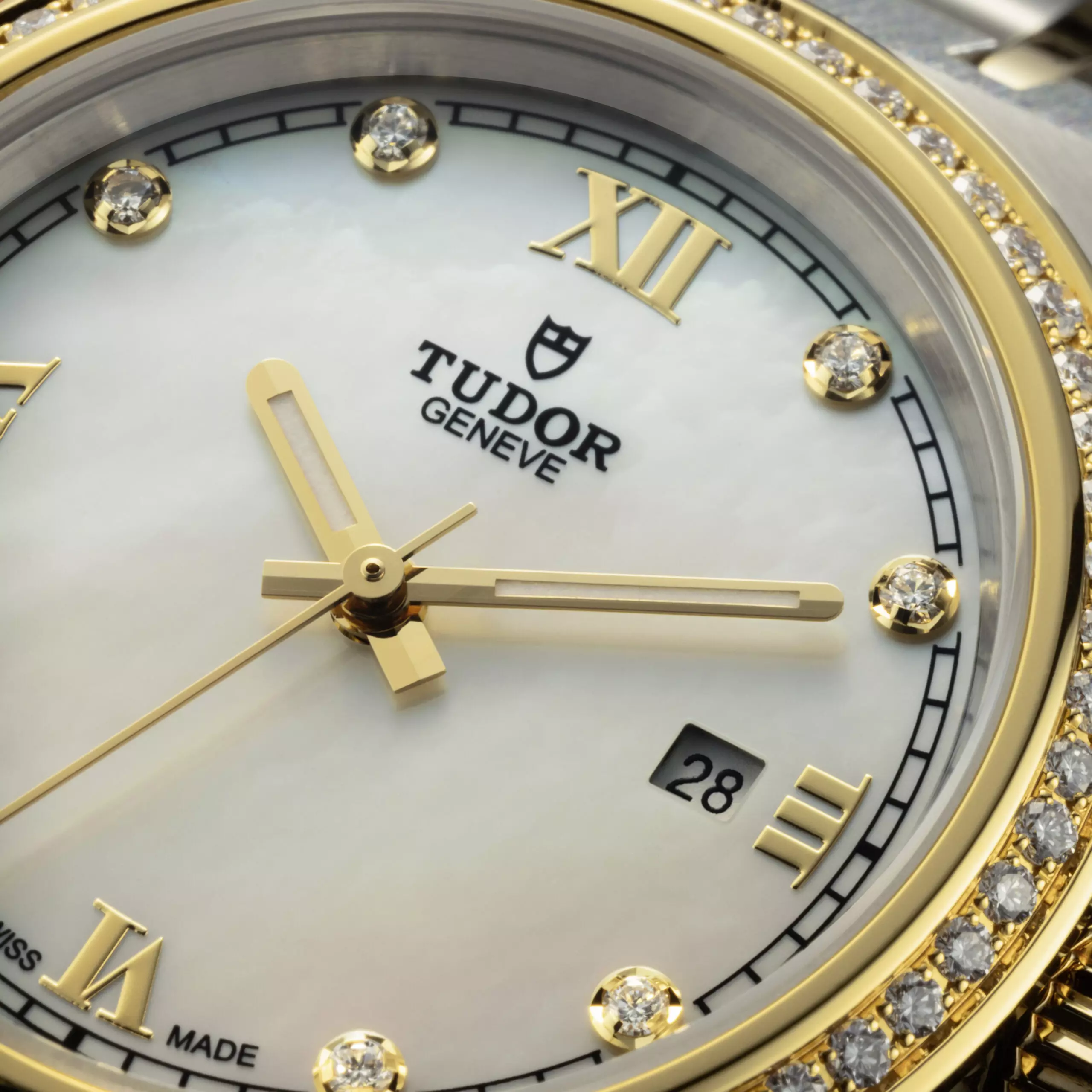 Tudor Royal Watch Line ṣafihan Awọn ipe Iya-Ti-Pearl Ati Awọn okuta iyebiye Ọṣọ 2247_3