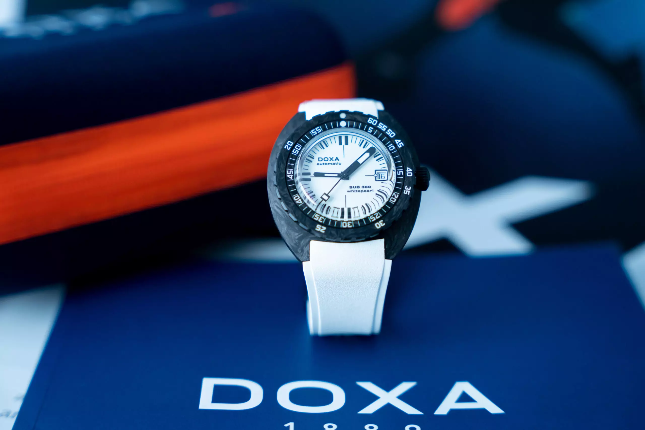 Doxa SUB yo klere ak ekspansyon Whitepearl Colorway 2248_3