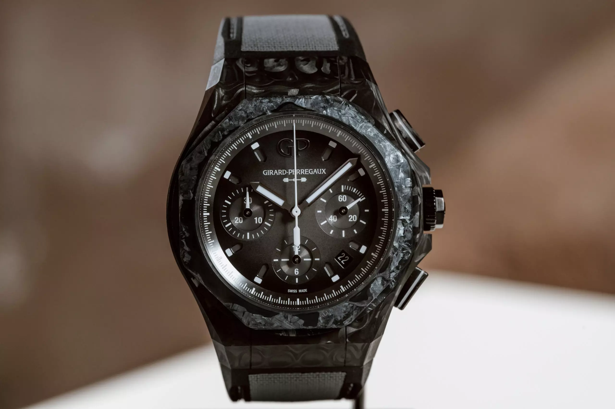 Girard-Perregaux Ngaleupaskeun Rock-Solid Tambahan Pikeun Laureato Watch Line 2251_1