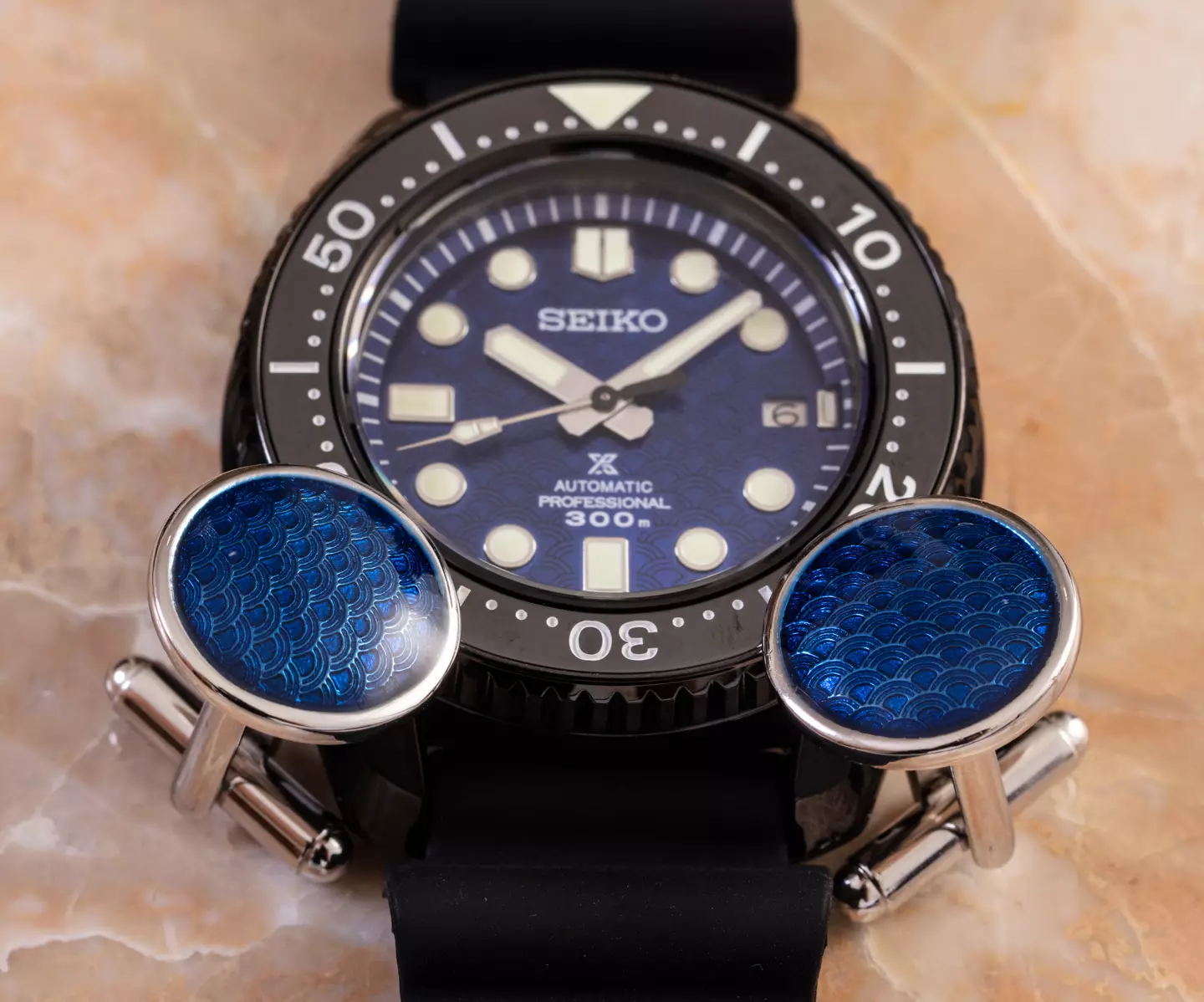 هٿ تي: Seiko Prospex Seigaiha SLA053 ۽ SLA059 USA ايڊيشن واچون