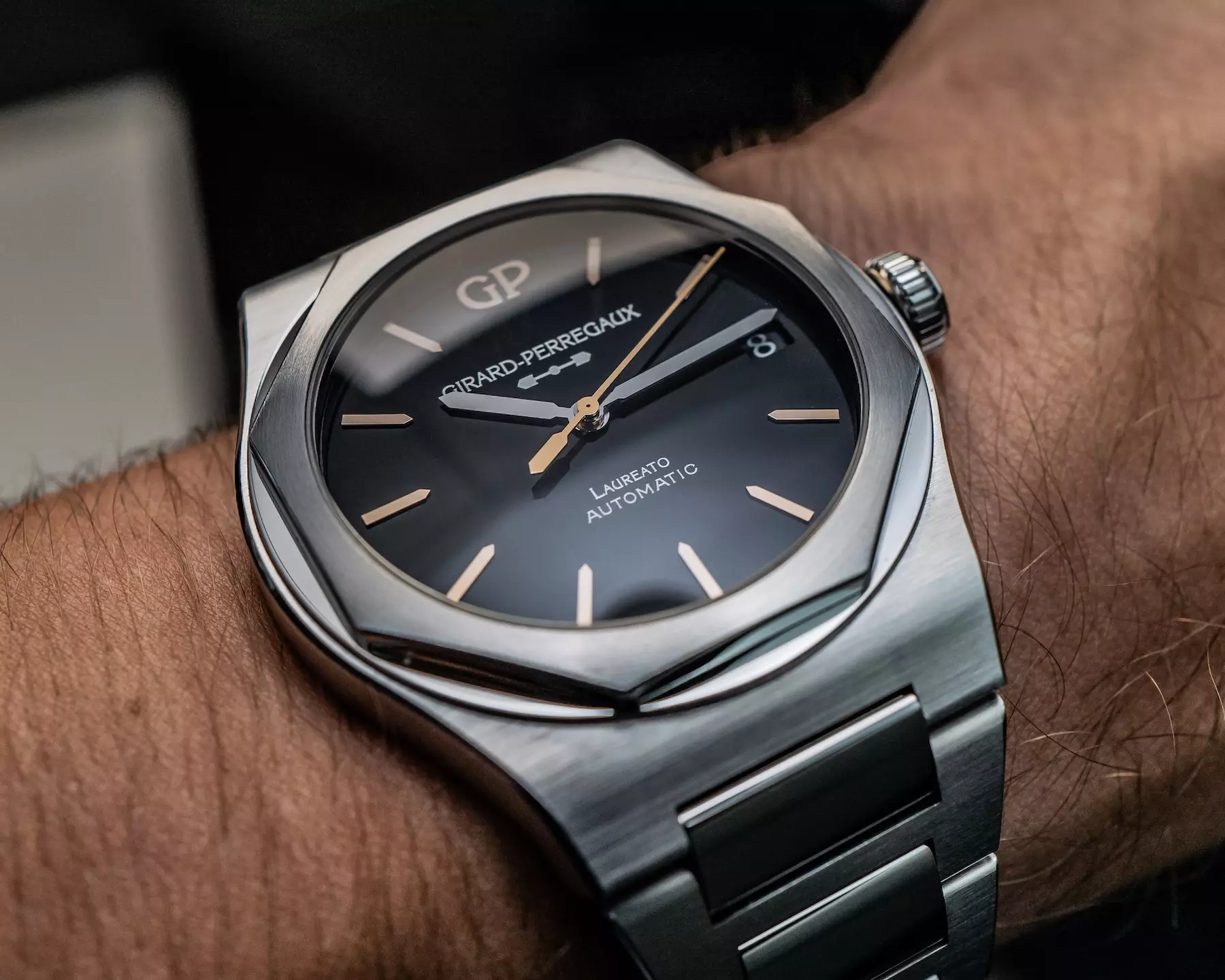 girard perregaux laureato անսահմանություն