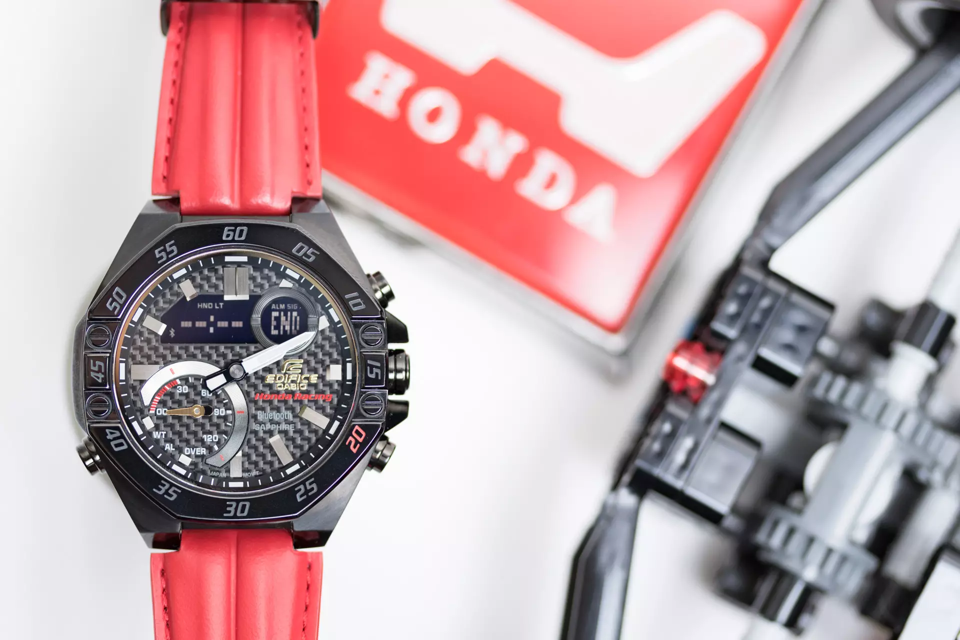 ግምገማ ይመልከቱ: Casio Edifice Honda እሽቅድምድም የተወሰነ እትም 2462_3