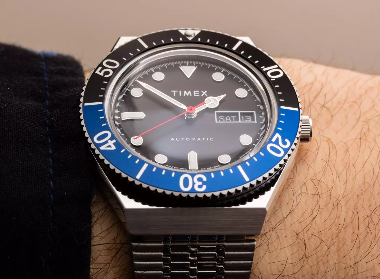 Timex M79 Automatic Watch Hands-On: ретро көрүнүшү, бюджеттик баасы