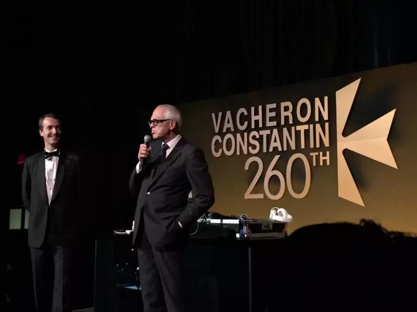 Vincent Brun, Präsident von Vacheron Constantin North America, und Dominique Bernaz, Direktor von Atelier Cabinotiers, begrüßen die Gäste der Veranstaltung