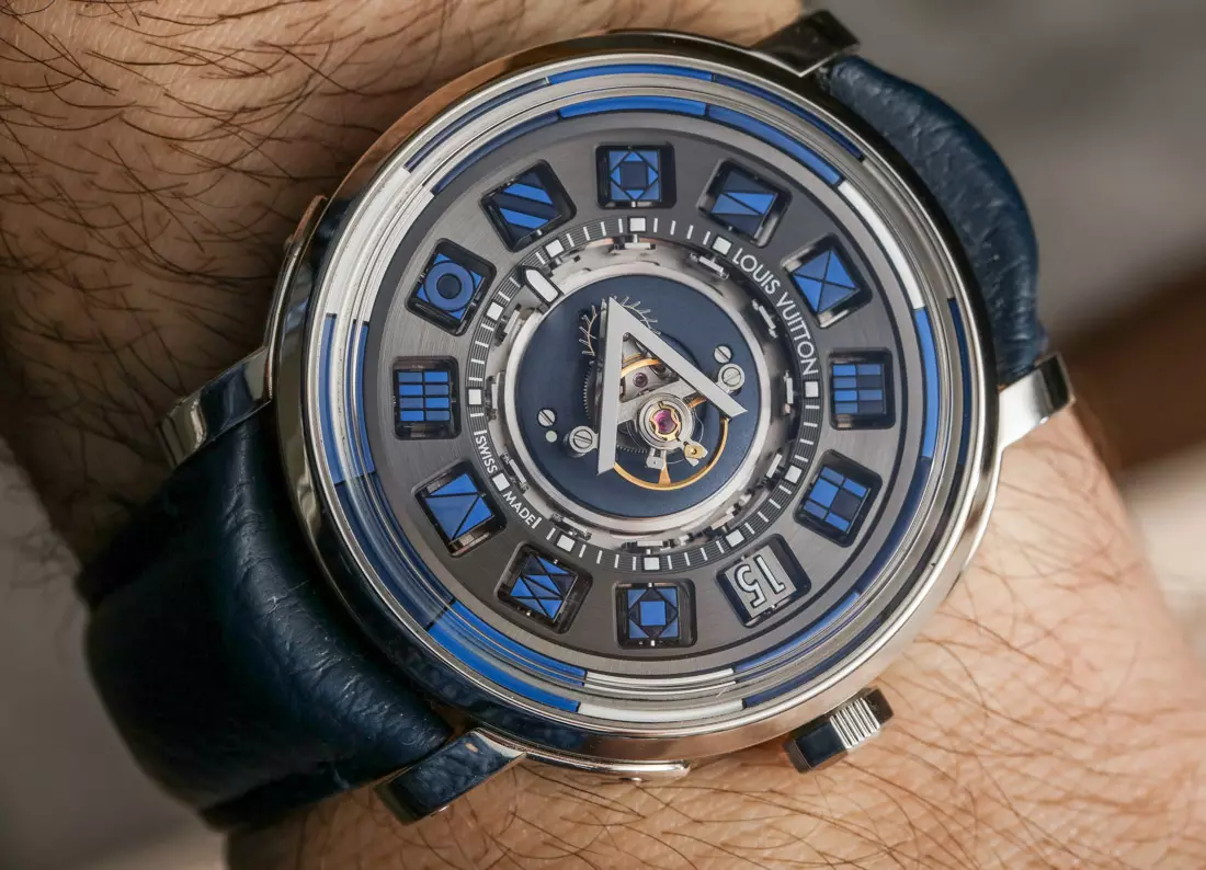 Đồng hồ Louis Vuitton Escale Spin Time Tourbillon Central Blue Watch trên tay 2527_1