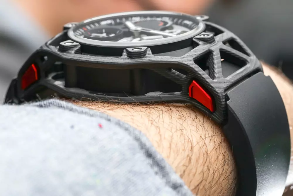 Hublot-Techframe-Ferrari-70-Жыл-Турбиллон-Хронограф-aBlogtoWatch-7