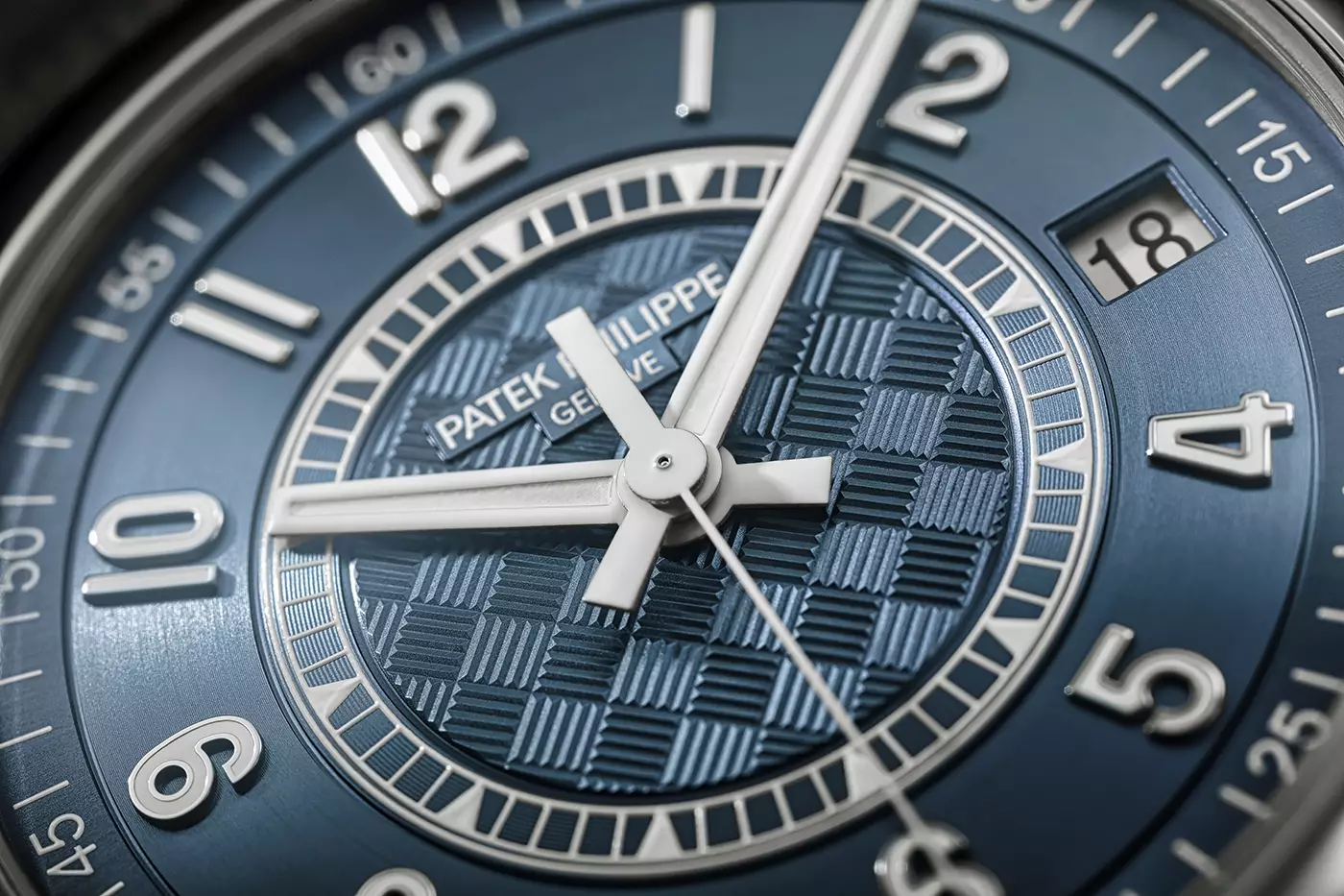 Patek Philippe naujoji 600 milijonų dolerių būstinė ir atminimo Kalatrava švęsti 2690_6