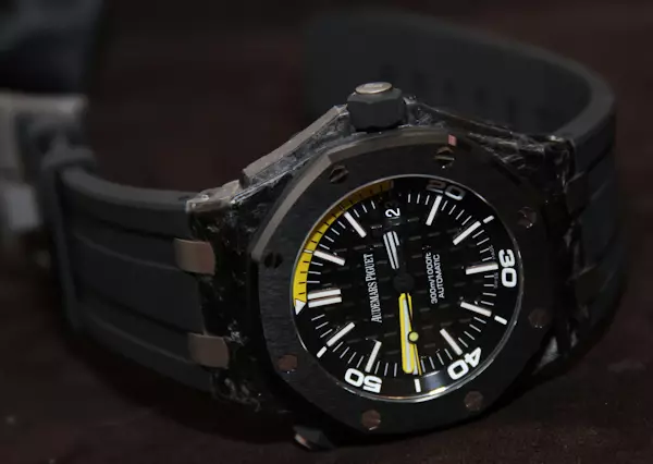 Audemars Piguet Royal Oak Offshore Diver 단조 카본 시계 Hand-On 27059_5