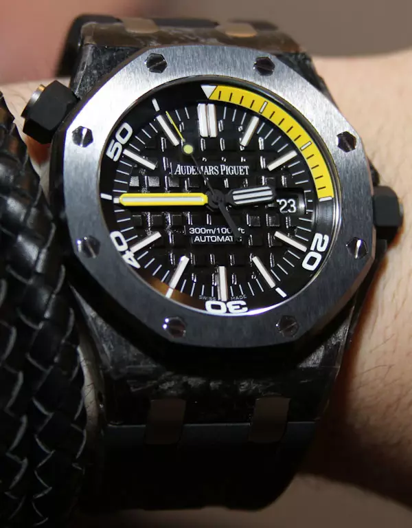 Audemars Piguet Royal Oak Offshore Diver 단조 카본 시계 Hand-On 27059_6