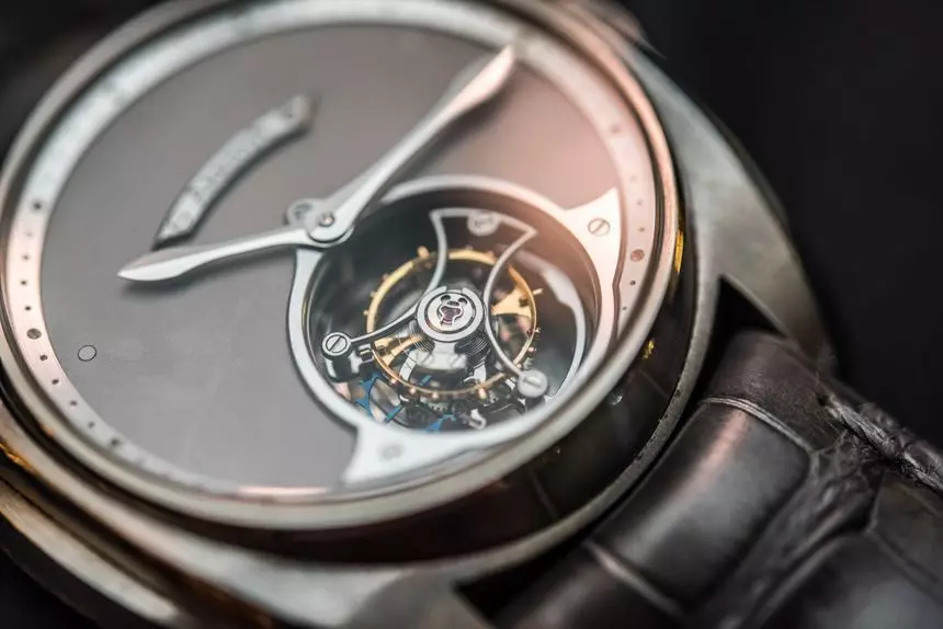 นาทีของ Akrivia Tourbillon Heures