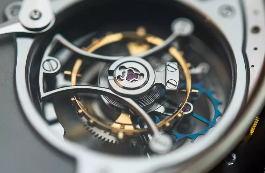 นาทีของ Akrivia Tourbillon Heures