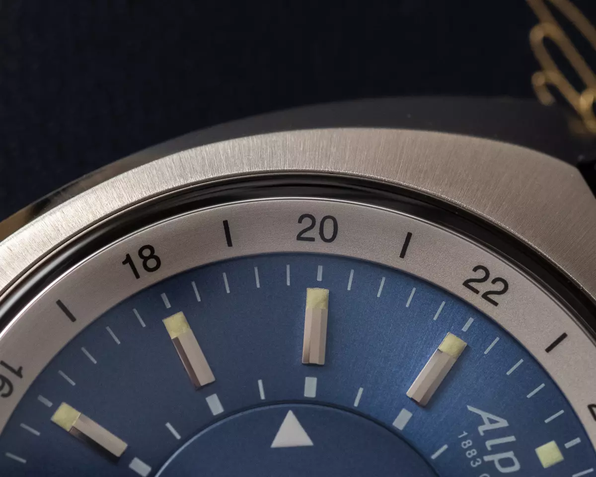 Alpina Startimer पायलट हेरिटेज GMT bezel