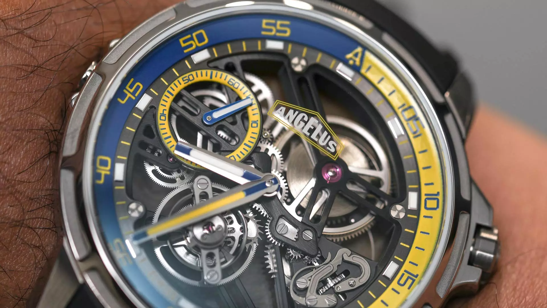 Angelus U50 ūdenslīdējs Tourbillon Hands-On