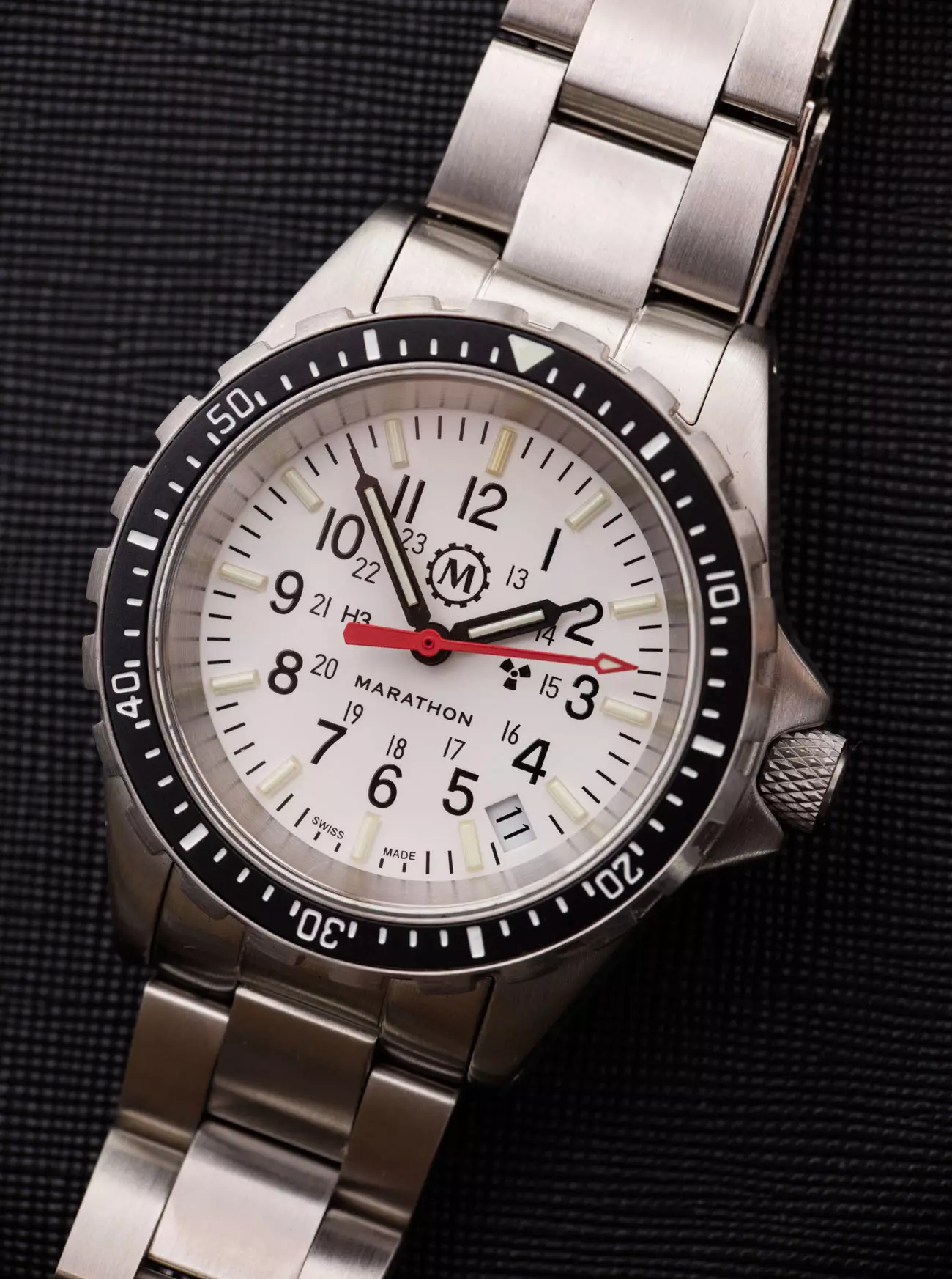 Marathon Medium Diver's Quartz horloge met witte wijzerplaat Hands-on debuut 28533_10