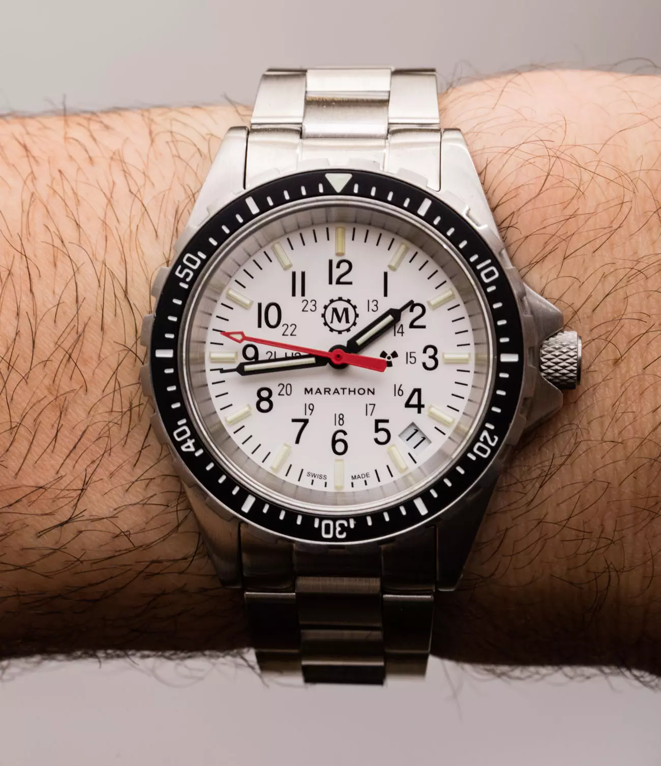 Debutul manual al ceasului cu cadran alb cu cuarț Marathon Medium Diver 28533_5