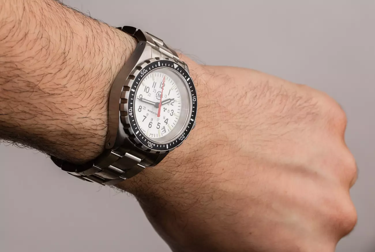 Marathon Medium Diver's Quartz White Dial Watch Hands-On Debút 28533_6