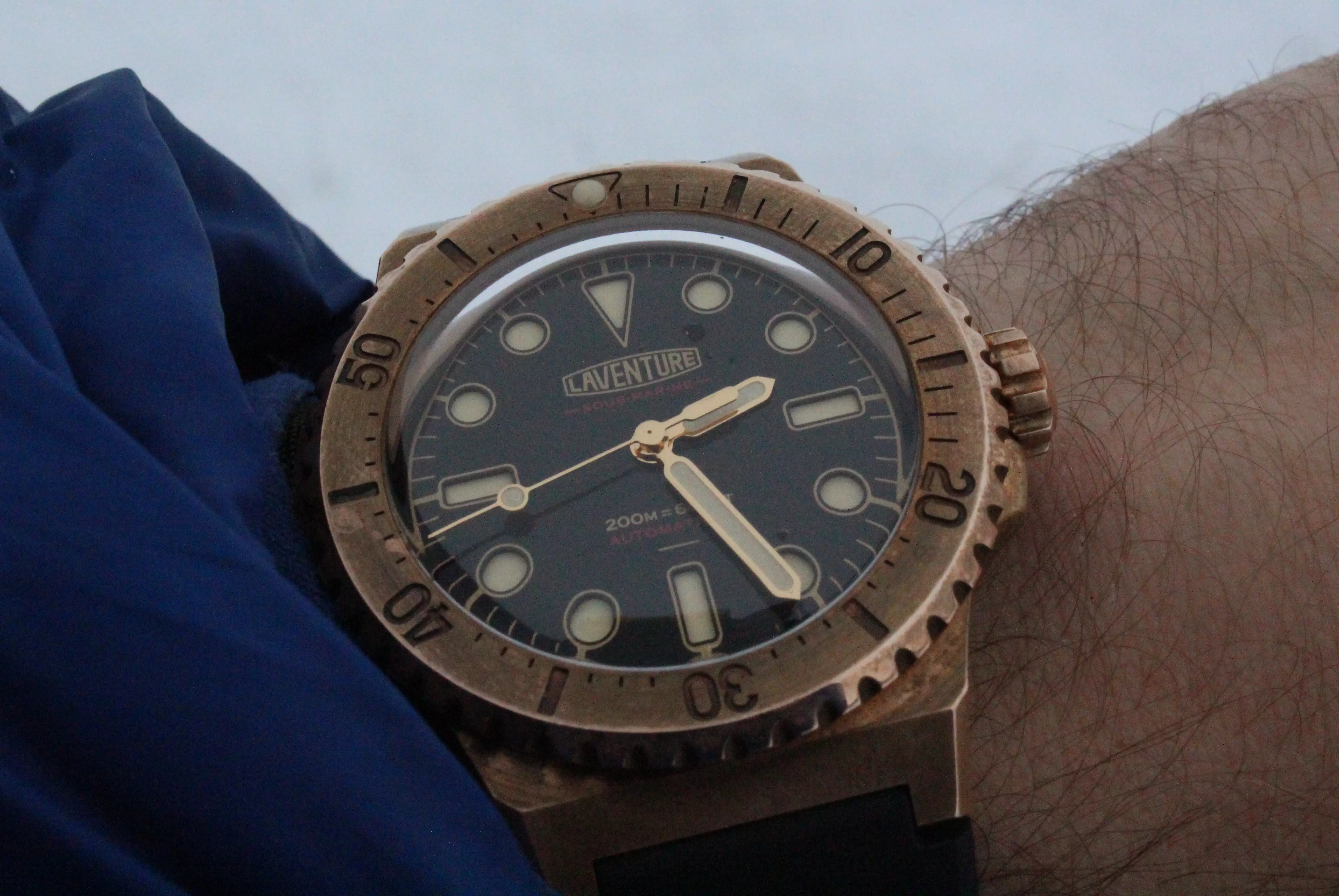 Laventure-Sous-Marine-Bronz-Watch-Wrist-Shot