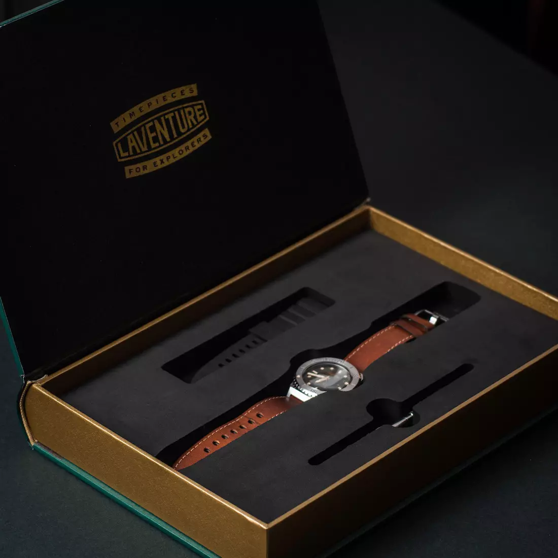 Laventure-Sous-Marine-Steel-Watch-Packaging