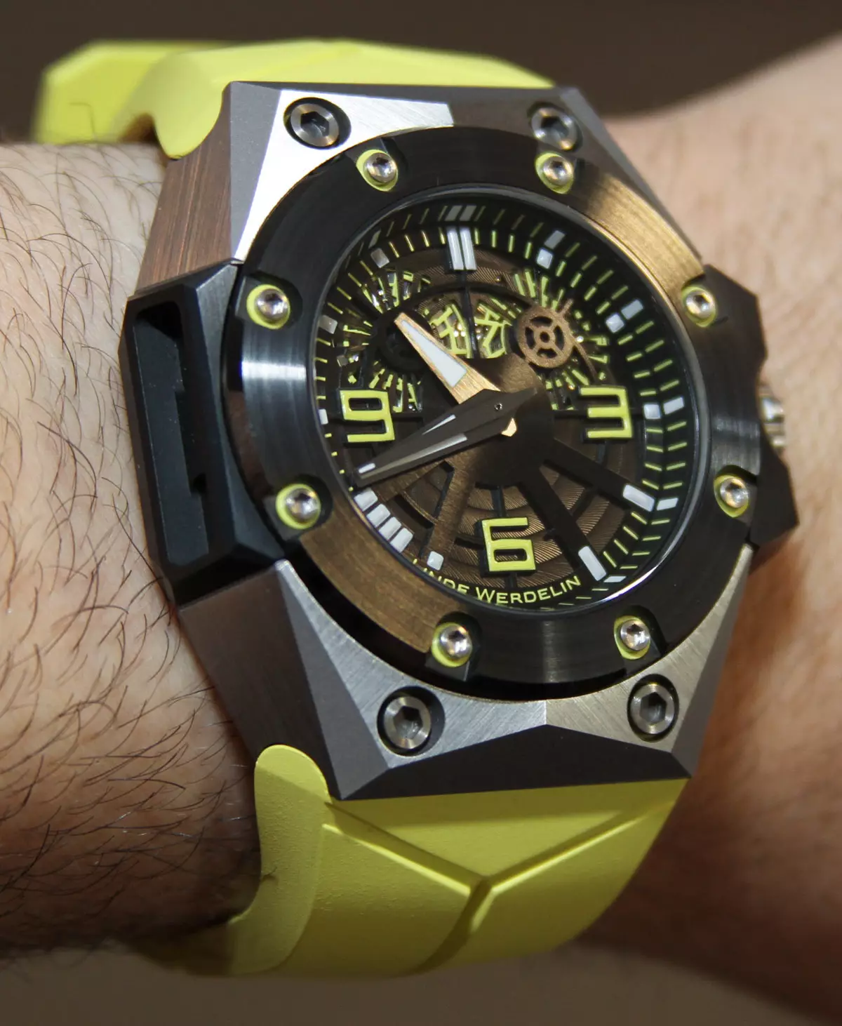 Linde-Werdelin-Oktopus-II-Double-date-watch-25