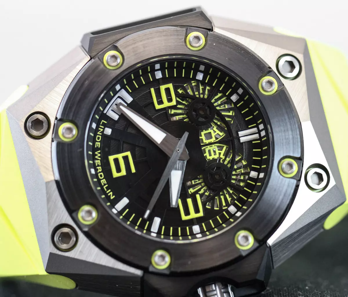 Linde-Werdelin-Oktopus-II-Double-Ọjọ- aago-16