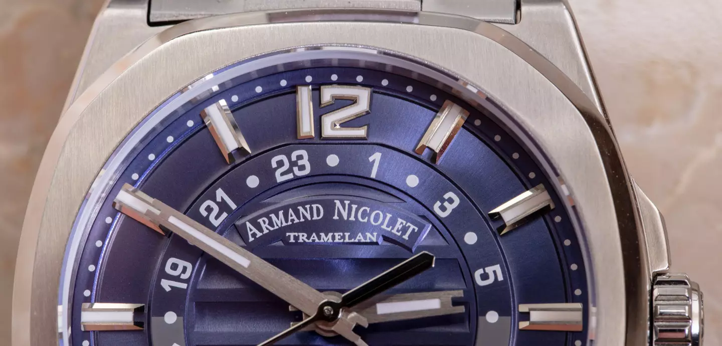 ເບິ່ງການທົບທວນຄືນ: Armand Nicolet J09-3 GMT