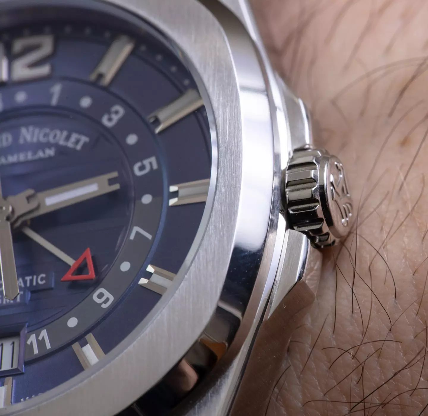 Tonton Review: Armand Nicolet J09-3 GMT 2918_3