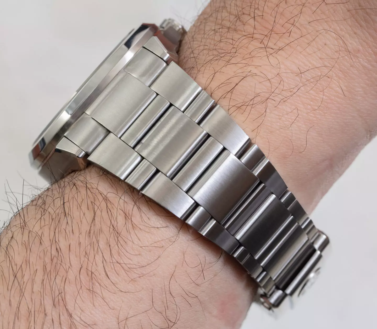 Watch Review: Armand Nicolet J09-3 GMT 2918_5