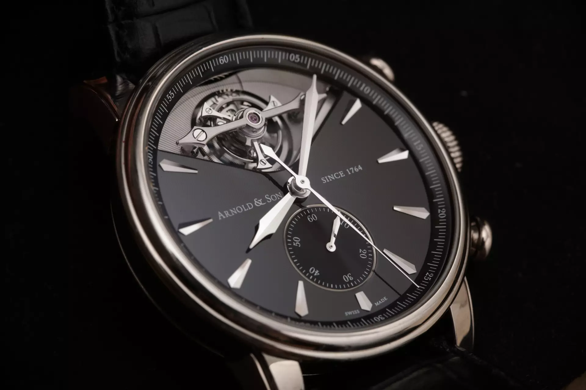 Arnold & Son TEC1 വാച്ച് ഹാൻഡ്സ്-ഓൺ