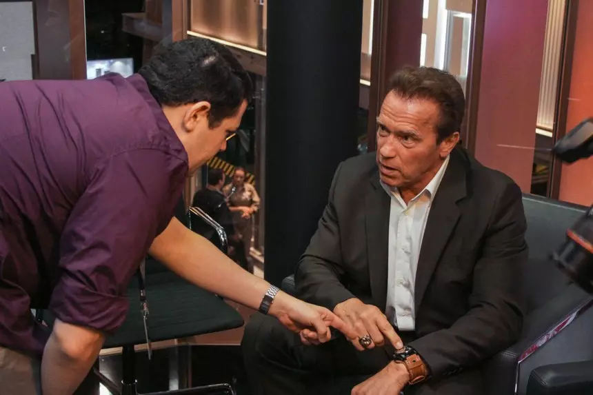 Arnold-Schwarzenegger-Arloġġi-għall-2015-aBlogtoWatch-2