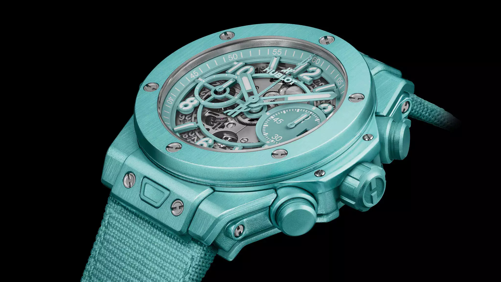 Hublot бо алюминии нави анодшудаи туркуаз Big Bang Unico ба тобистон ғарқ мешавад