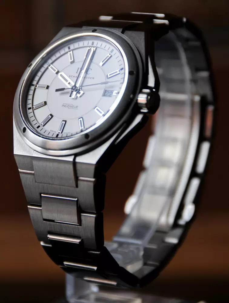 ओमेगा एक्वा टेरा विरुद्ध IWC इन्जिनियर 40mm-2