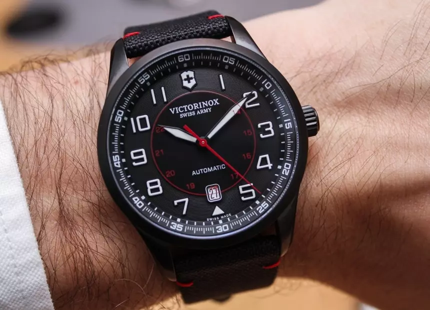 Victorinox-Airboss-Mechanical-Black-Edition-1