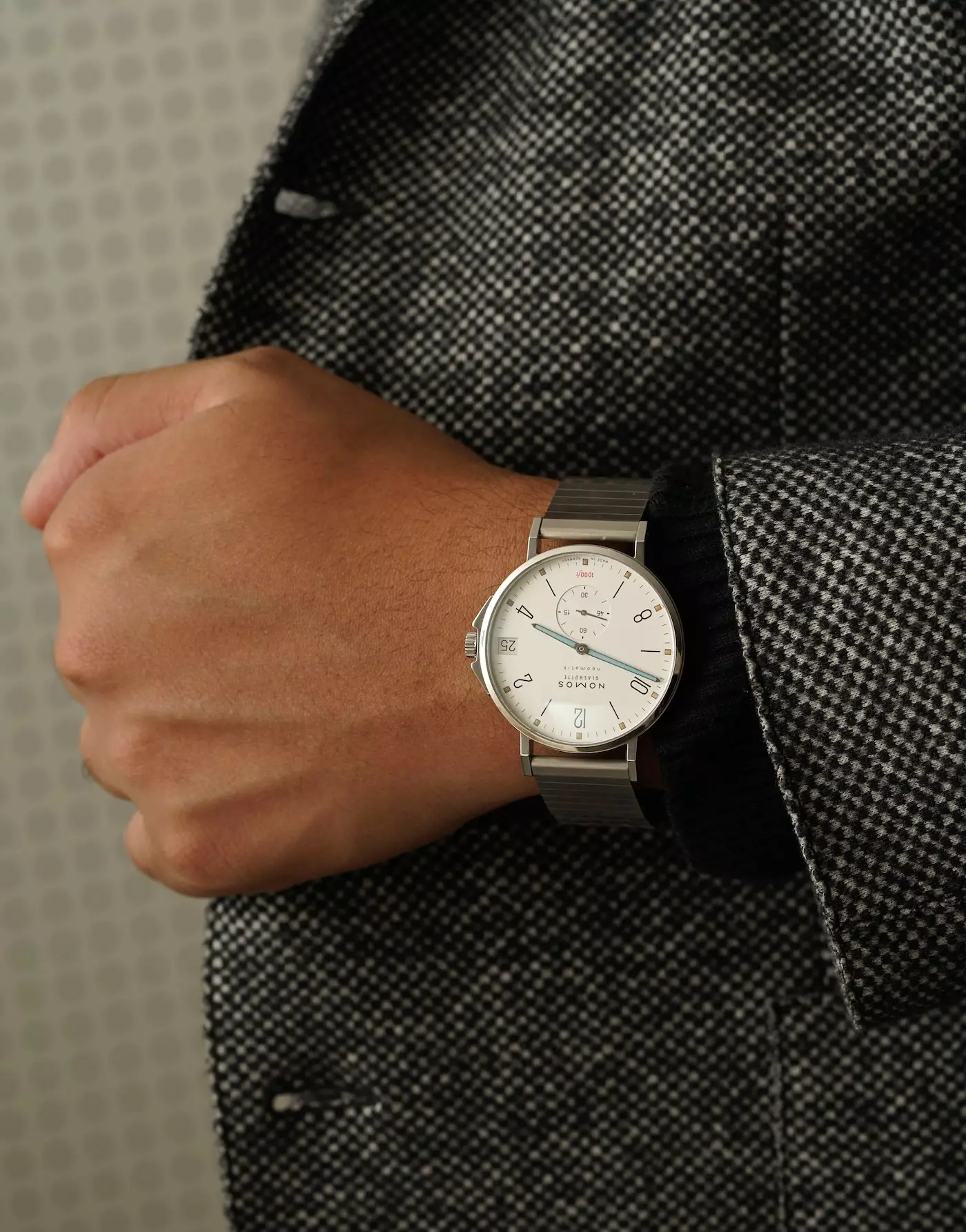 Käytännöllinen: Nomos Tangente Sport Neomatik 42mm kello 1000 jalkaa vedenpitävällä 32717_1