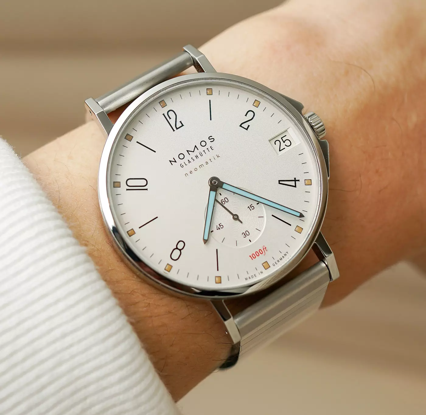 Käytännöllinen: Nomos Tangente Sport Neomatik 42mm kello 1000 jalkaa vedenpitävällä 32717_8