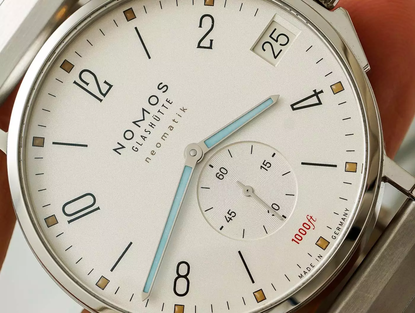 Käytännöllinen: Nomos Tangente Sport Neomatik 42mm kello 1000 jalkaa vedenpitävällä 32717_9