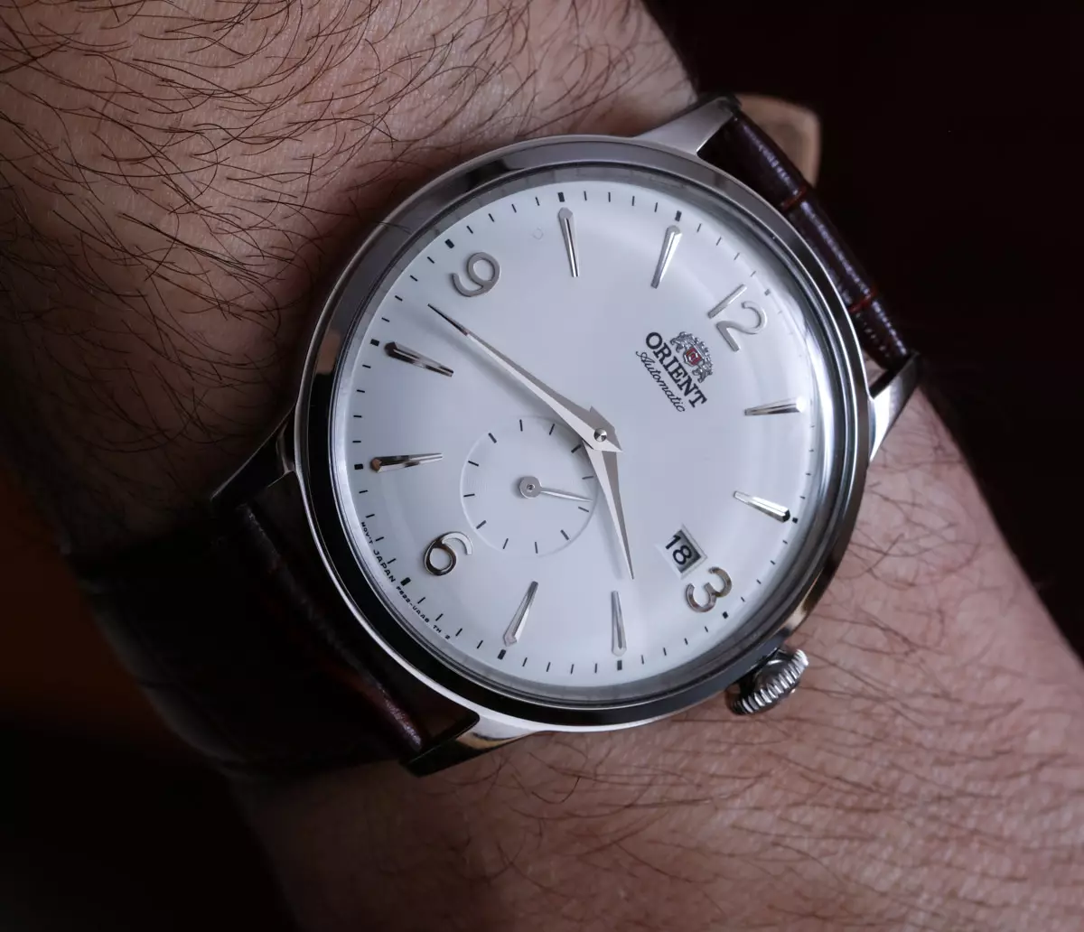 Orient Bambino Small Sekunde chuma cha pua juu ya mkono