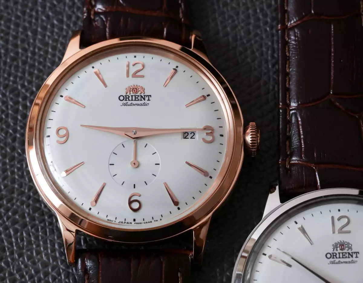 Orient Bambino Small Seconds su rožinio aukso atspalvio dėklu