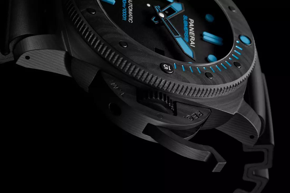 Panerai Submersible Carbotech නඩුව