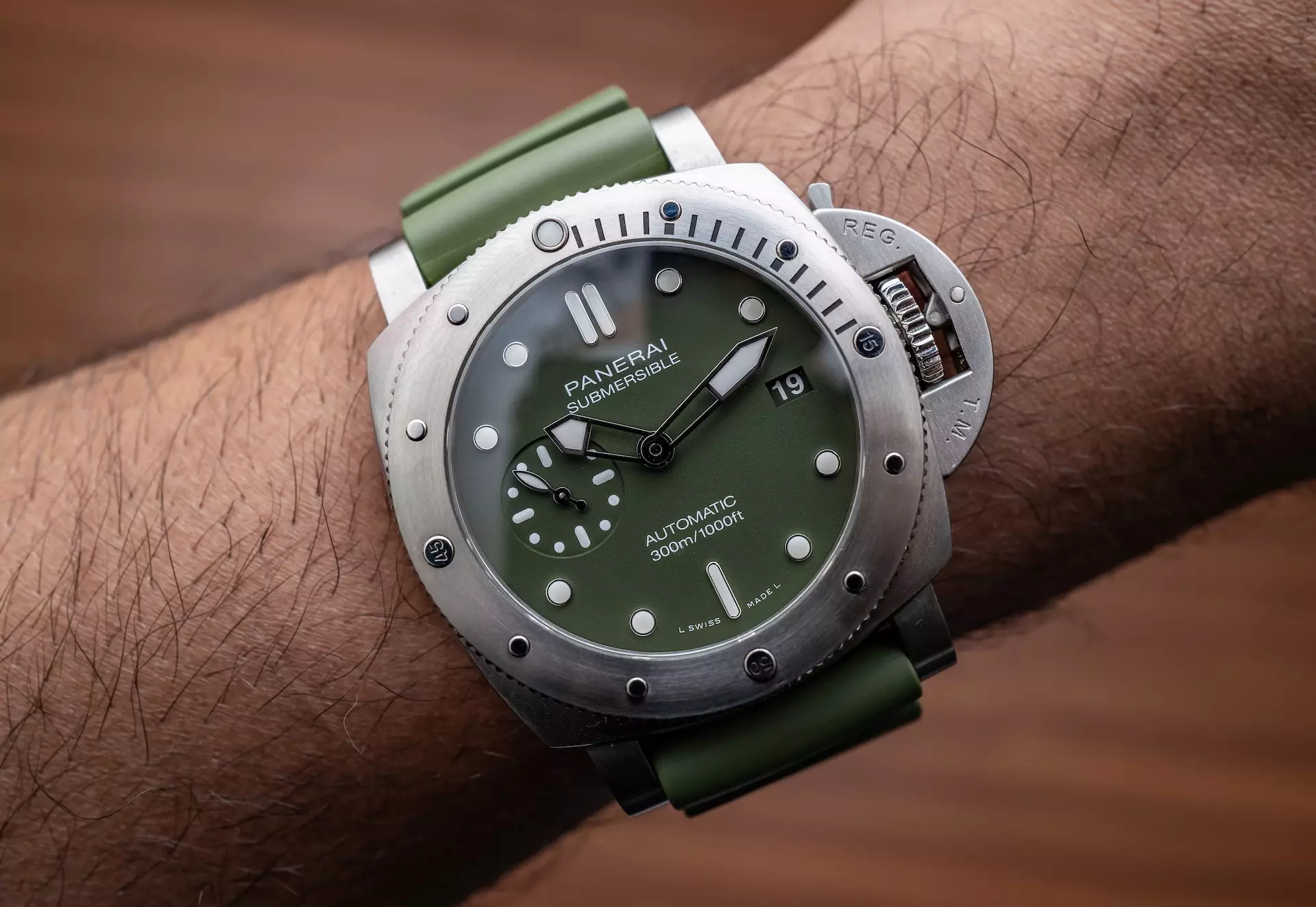 panerai submersible สีเขียว หน้าปัด verde militare 42mm pam01055