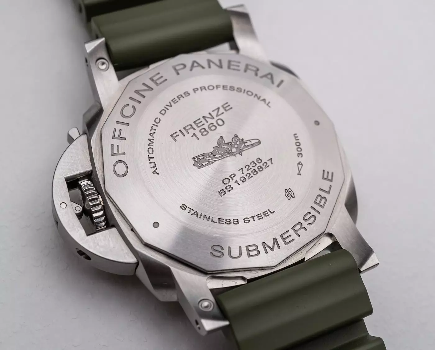 Praktikus debütálás: Panerai Merülő Verde Militare 42 mm-es zöld számlapú óra 33916_6