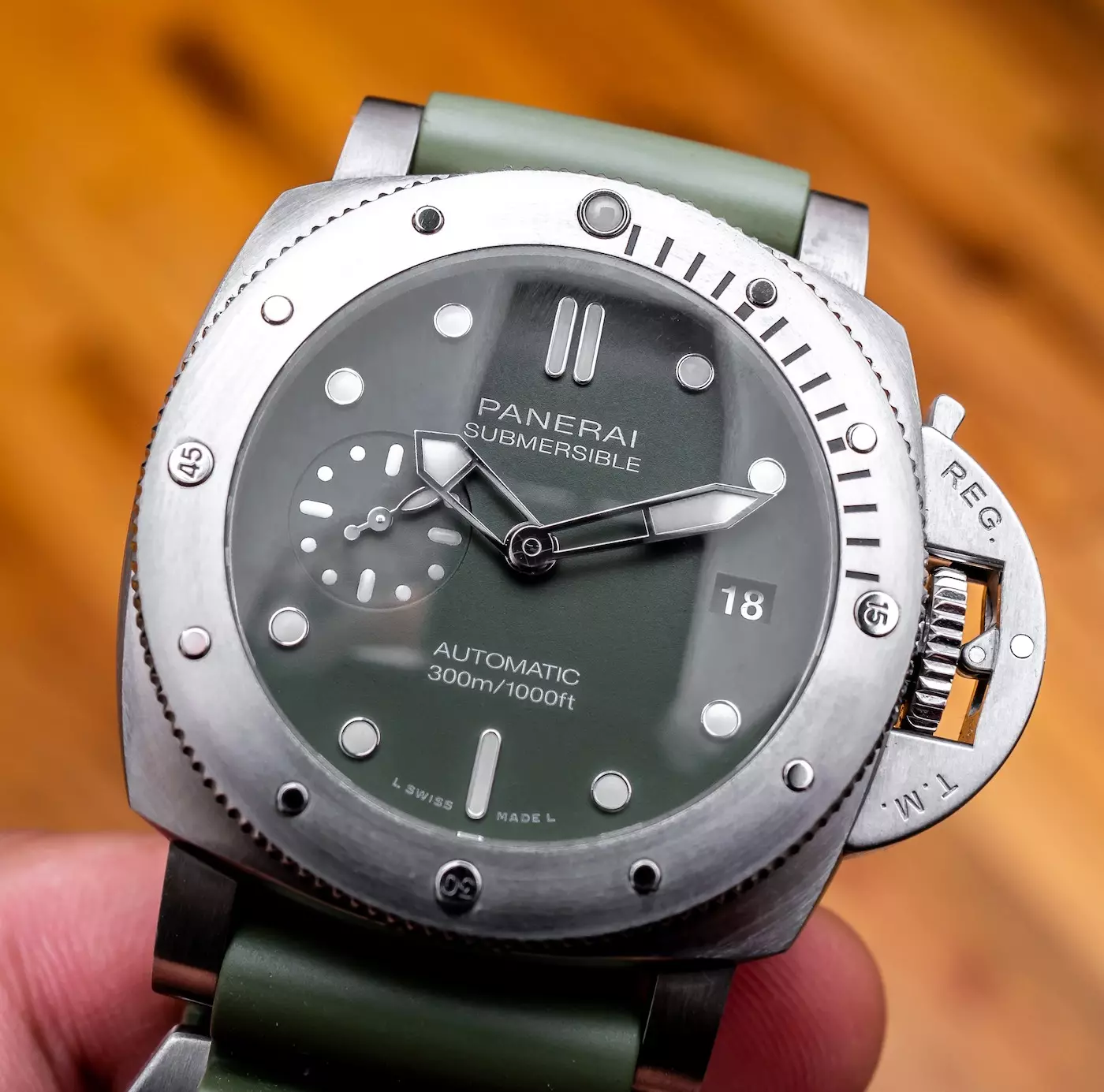 เปิดตัวครั้งแรก: Panerai Submersible Verde Militare 42mm Green-Dial Watch 33916_7