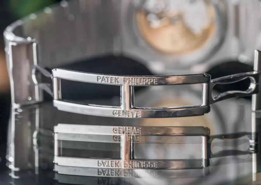 Patek-Philippe-Nautilus-40ú-Comóradh-5711-1P-Platanam-aBlogtoWatch-12