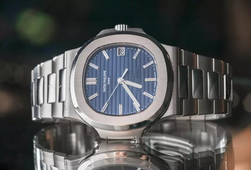 Patek-Philippe-Nautilus-Sannad-guuradii 40-aad-5711-1P-Platinum-aBlogtoWatch-13